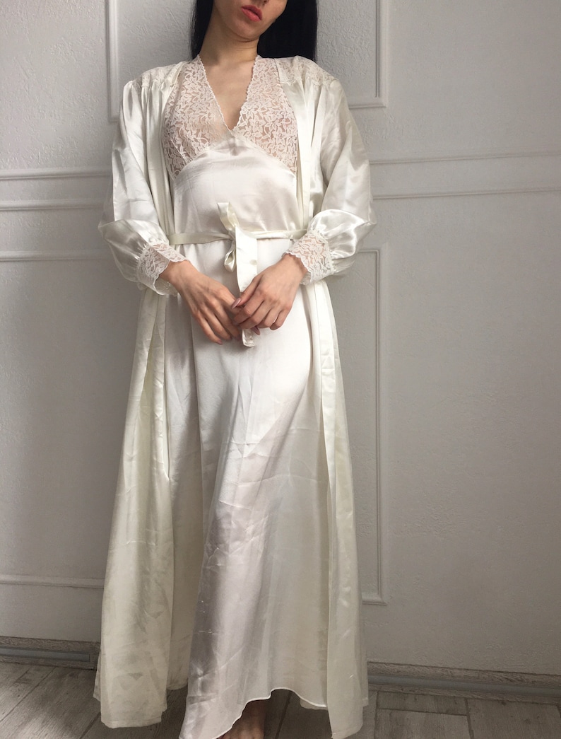 Gorgeous Vintage White Robe With Puff Sleeves and Lace - Etsy