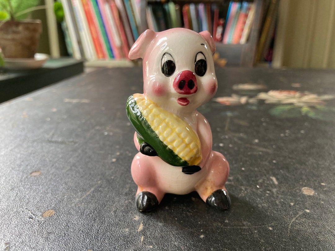 Fun Small Cartoonish Pig Holding an Ear of Corn - Etsy