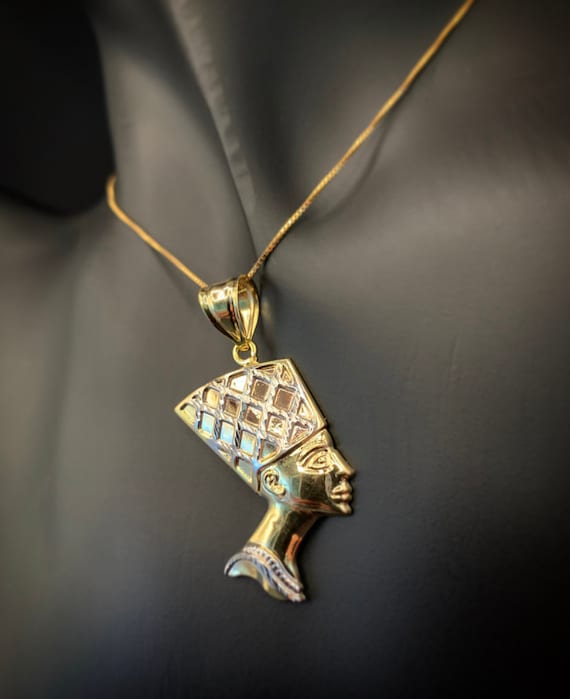 Solid gold nefertiti pendant store
