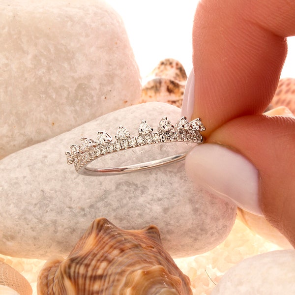 Dainty Crown Ring - Etsy