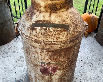 Vintage . Chippy Silver Dairy Milk Can Cream Can 5 Gallon Rusty Milk ...