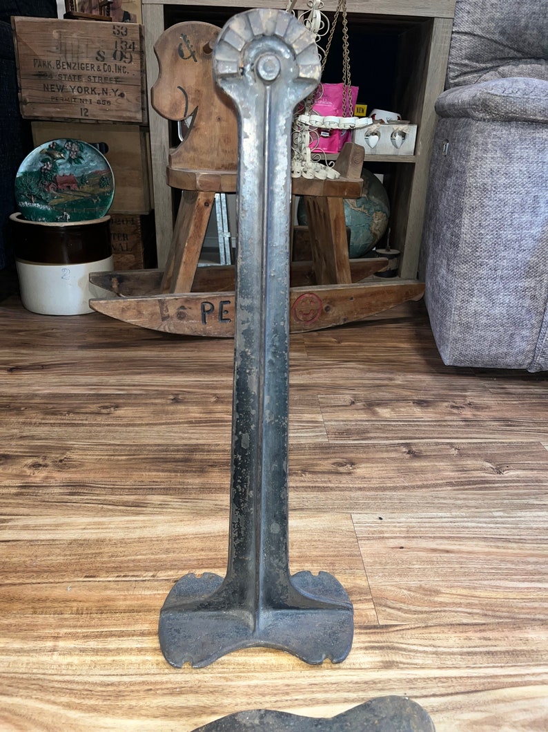 Vintage Cast Iron Shoe Cobbler Stand With 4 Shoe Molds - Etsy