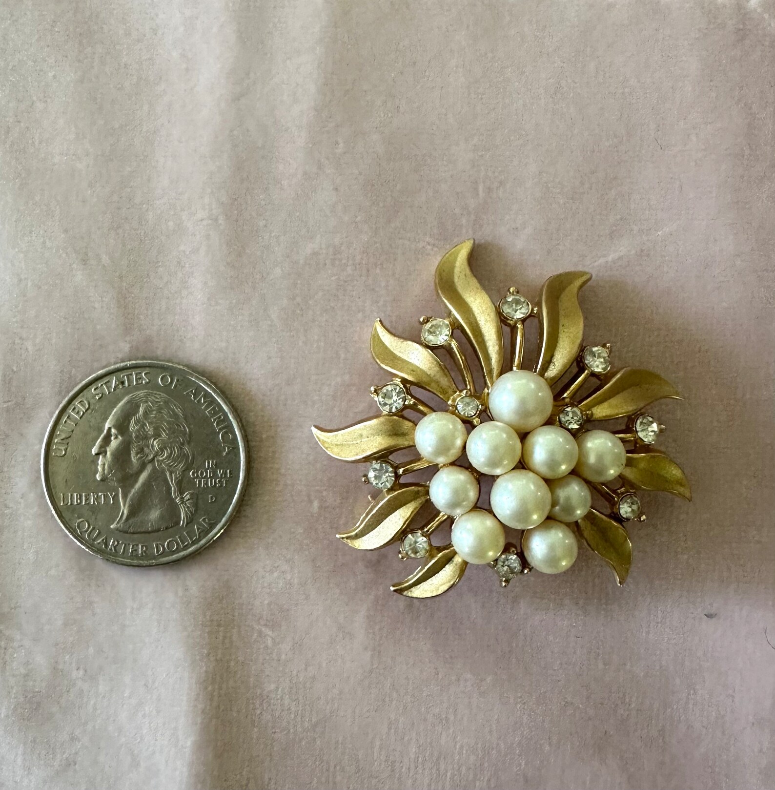 1960s Crown Trifari Pearl Brooch - Etsy