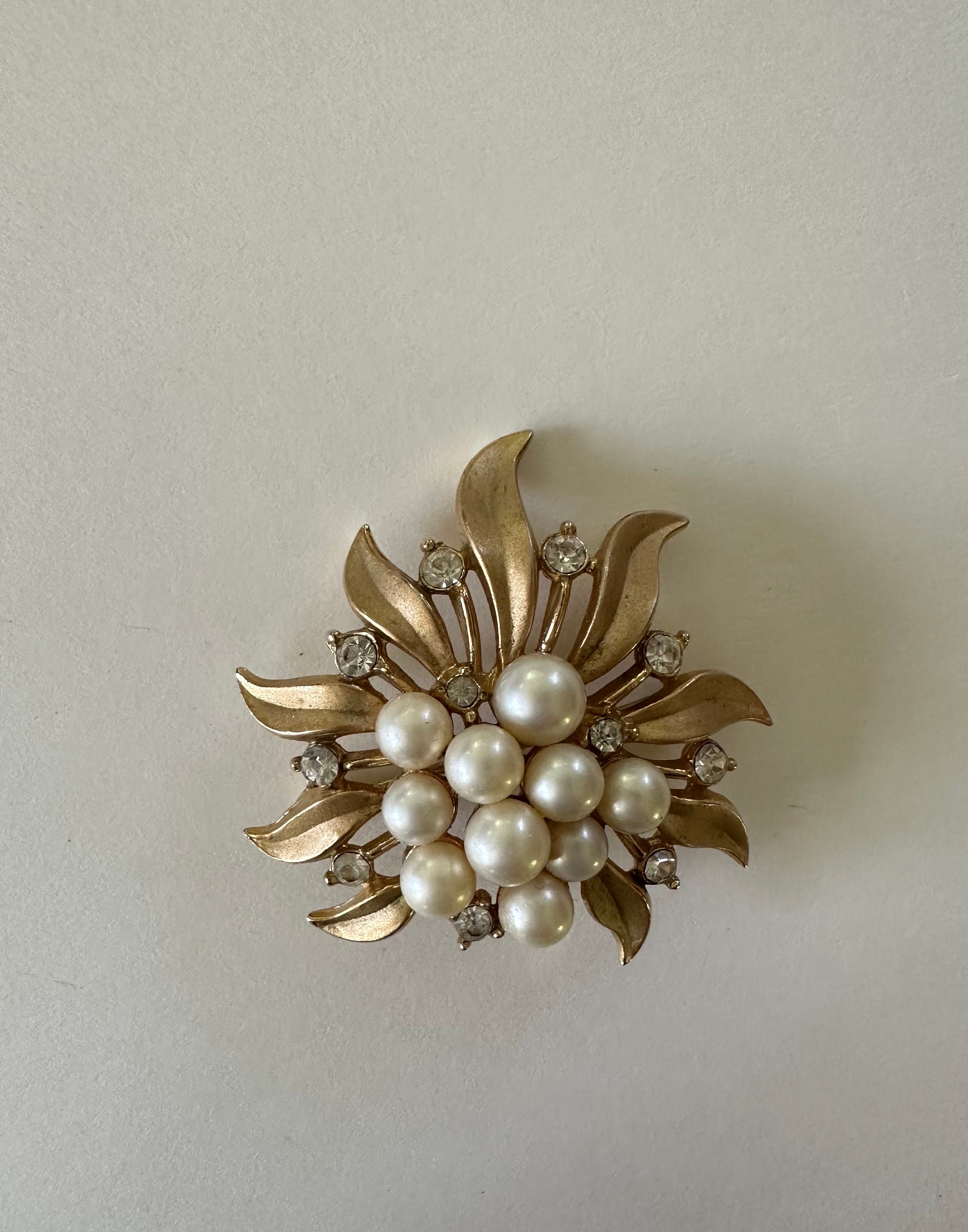1960s Crown Trifari Pearl Brooch - Etsy
