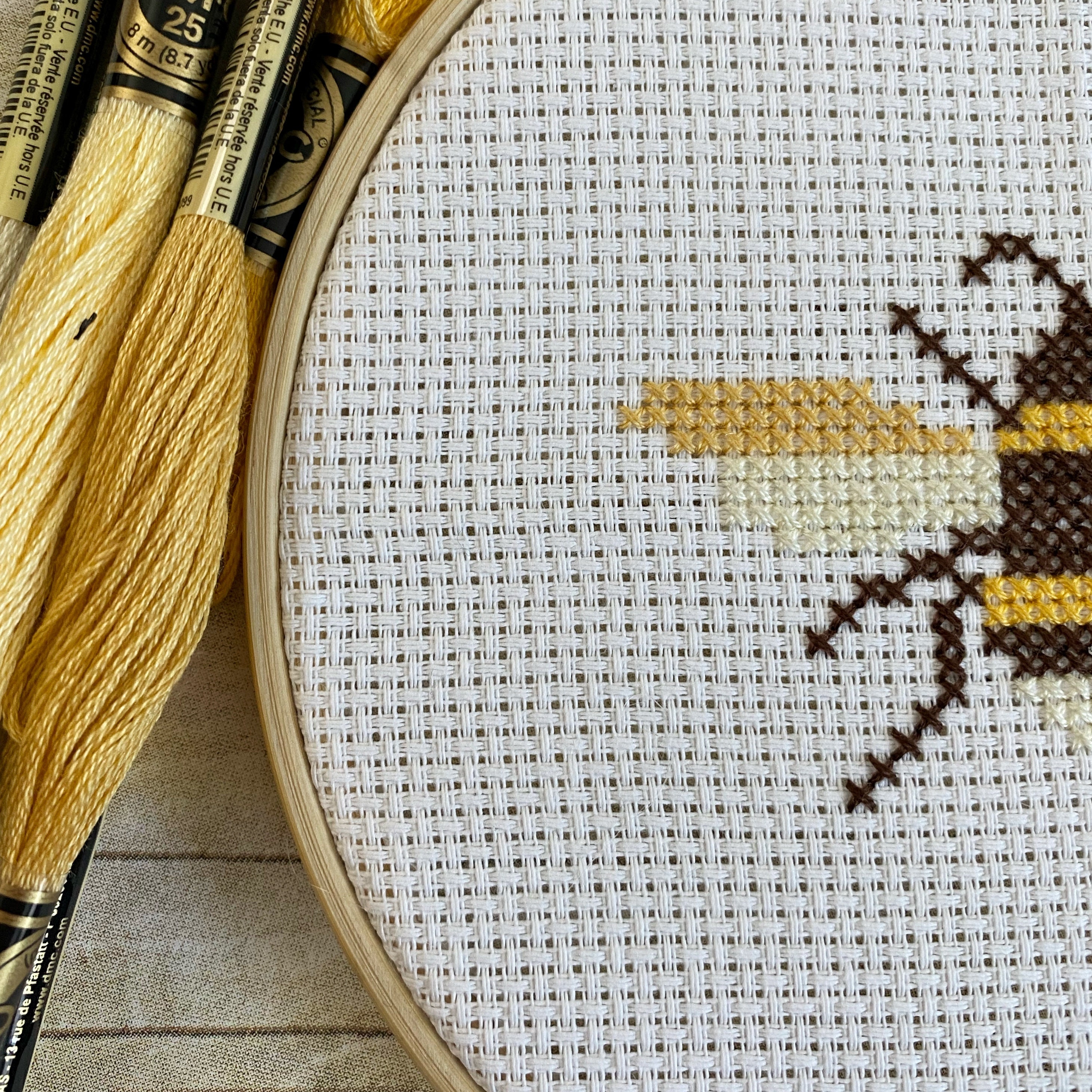 Modern Cross Stitch PATTERN Little Bee Bee Cross Stitch Etsy