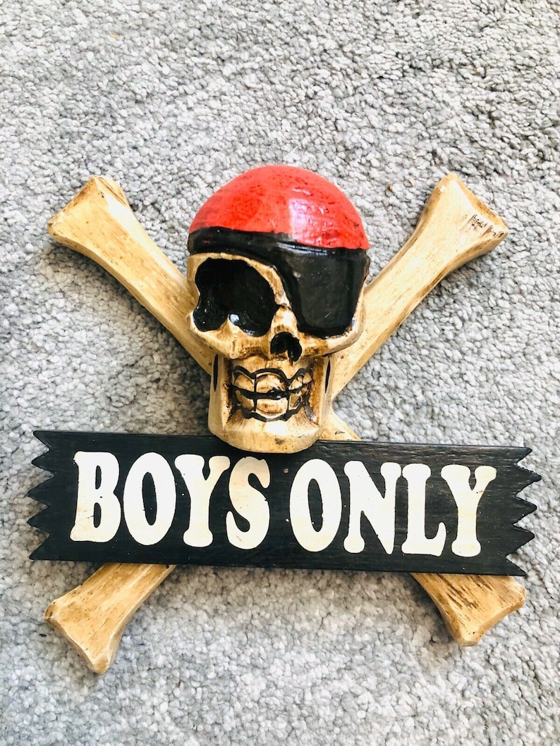 Cross and bones Pirate skull door sign Boys Only no entry | Etsy