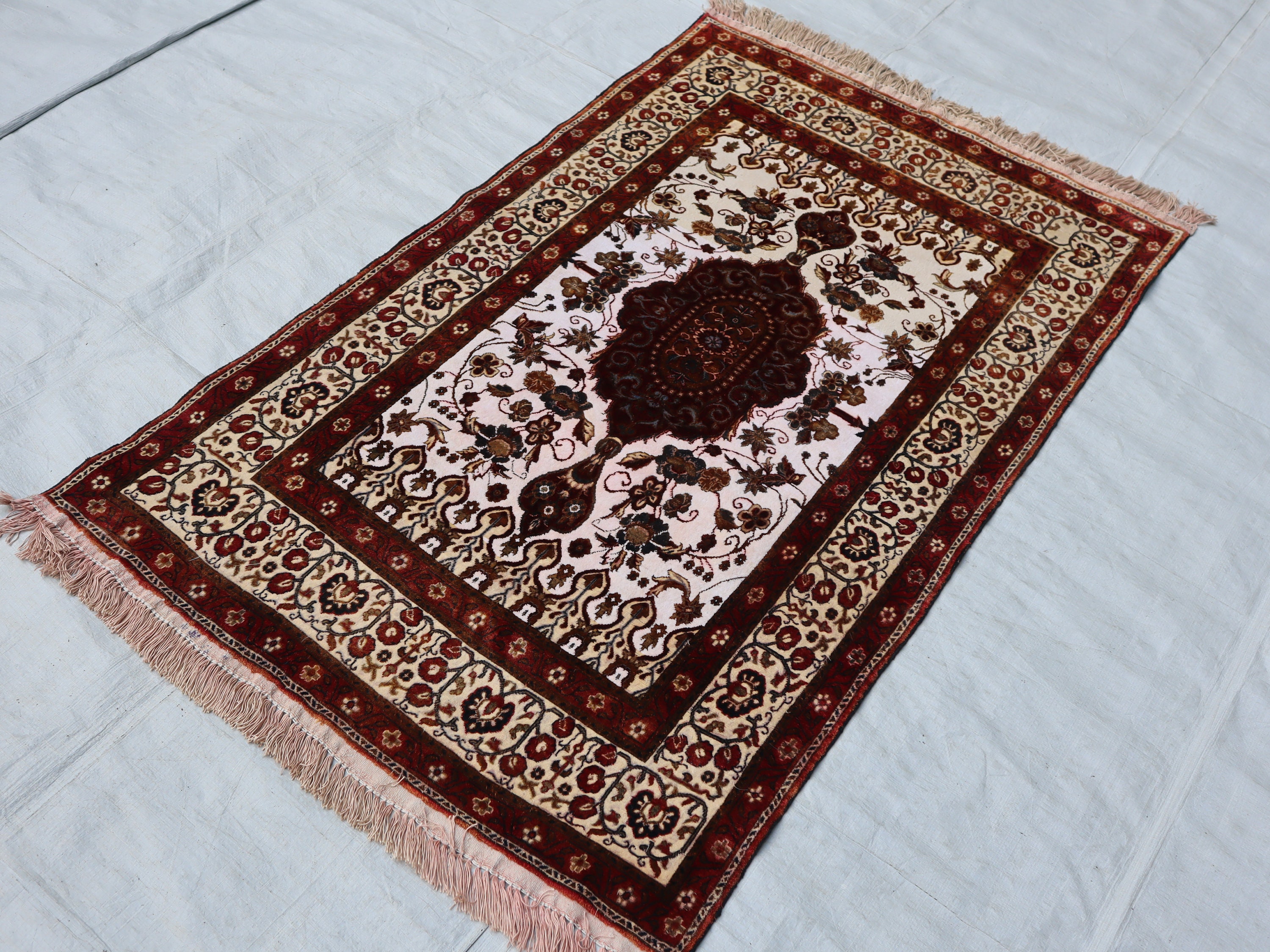 Exquisite 3x4 Handwoven Silk Rug, Luxurious Beige Red Home Décor Rug ...