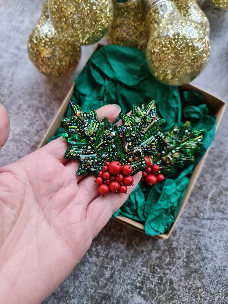 Christmas Holly Brooch, Holiday Nature Jewelry - Etsy