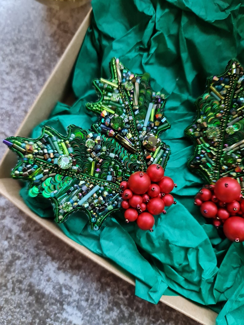 Christmas Holly Brooch, Holiday Nature Jewelry - Etsy