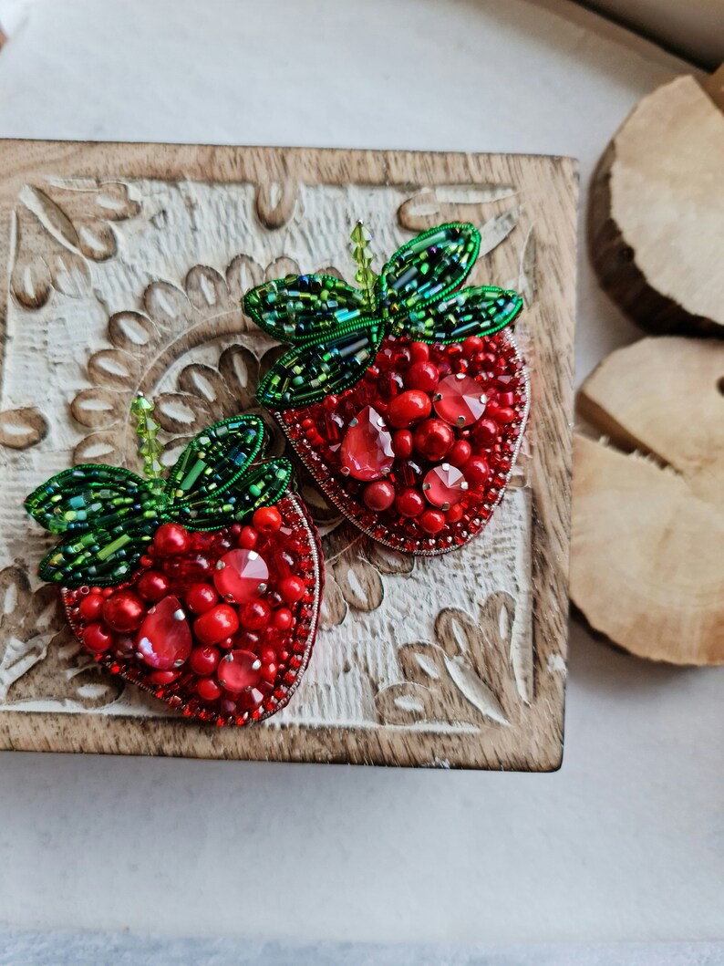 Strawberry Beaded Brooch, Plant Pin, Nature Jewelry - Etsy