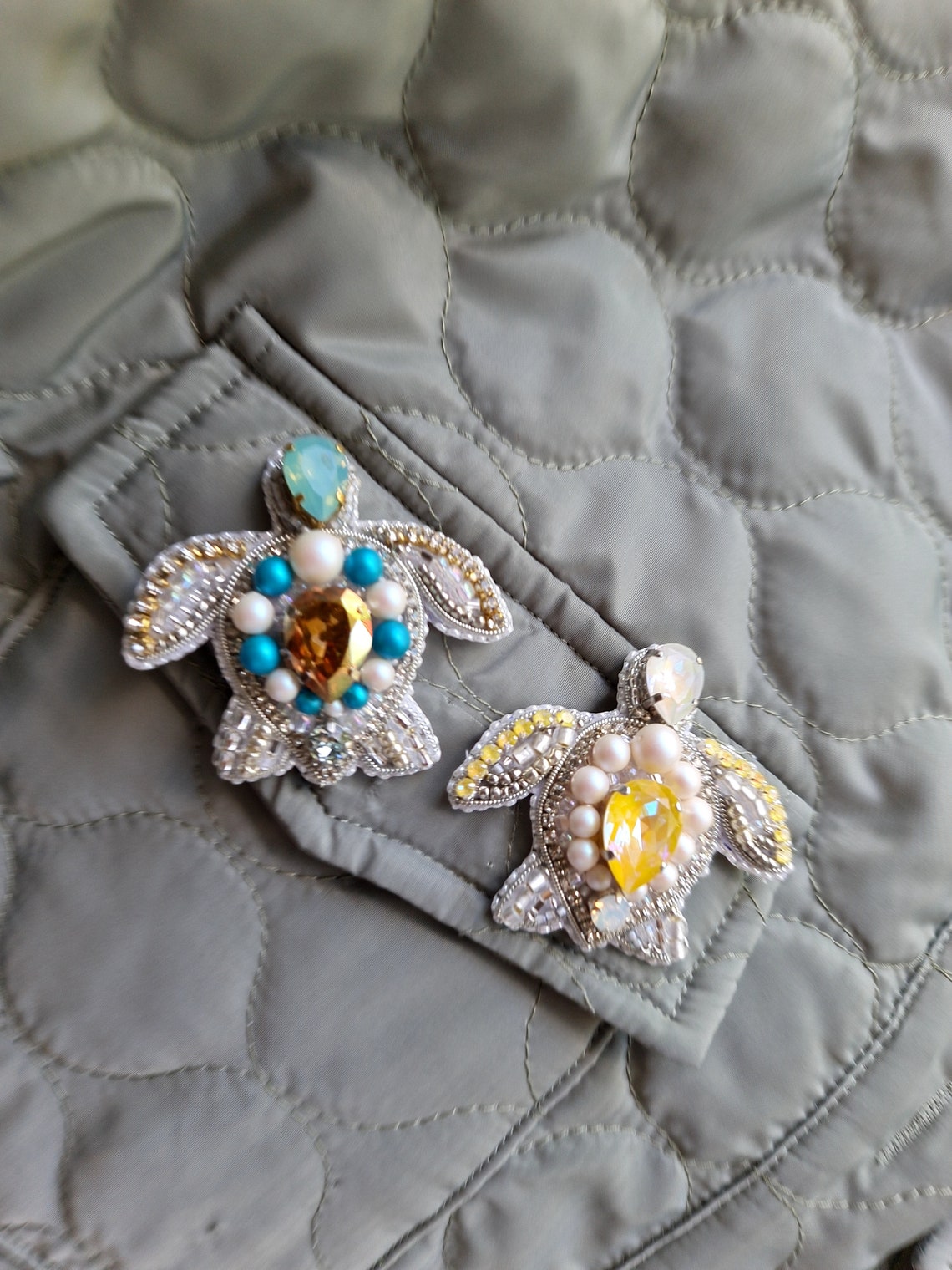 Sparkling Seas: Crystal Turtle Brooch - Handmade Sea Jewelry - Etsy