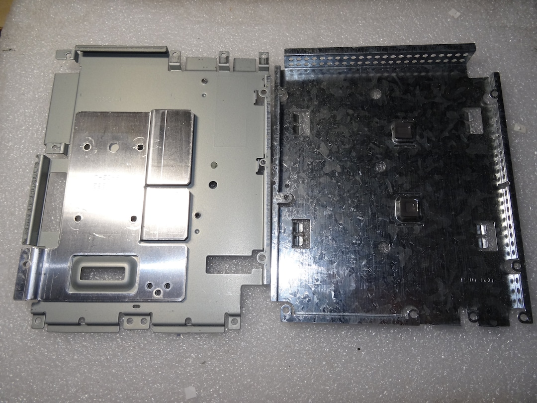 SEGA Dreamcast Model 1 Labeled Clean Cosmetic Top & Bottom Metal Heat ...