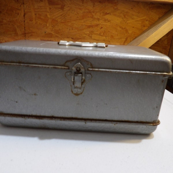 Vintage Metal Tool Box - Etsy