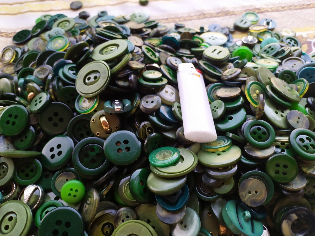 Vintage 25 Buttons in Assorted Colors of Green, Sew Lovers, Craft ...