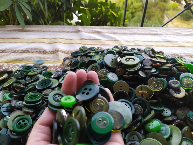 Vintage 25 Buttons in Assorted Colors of Green Sew Lovers - Etsy