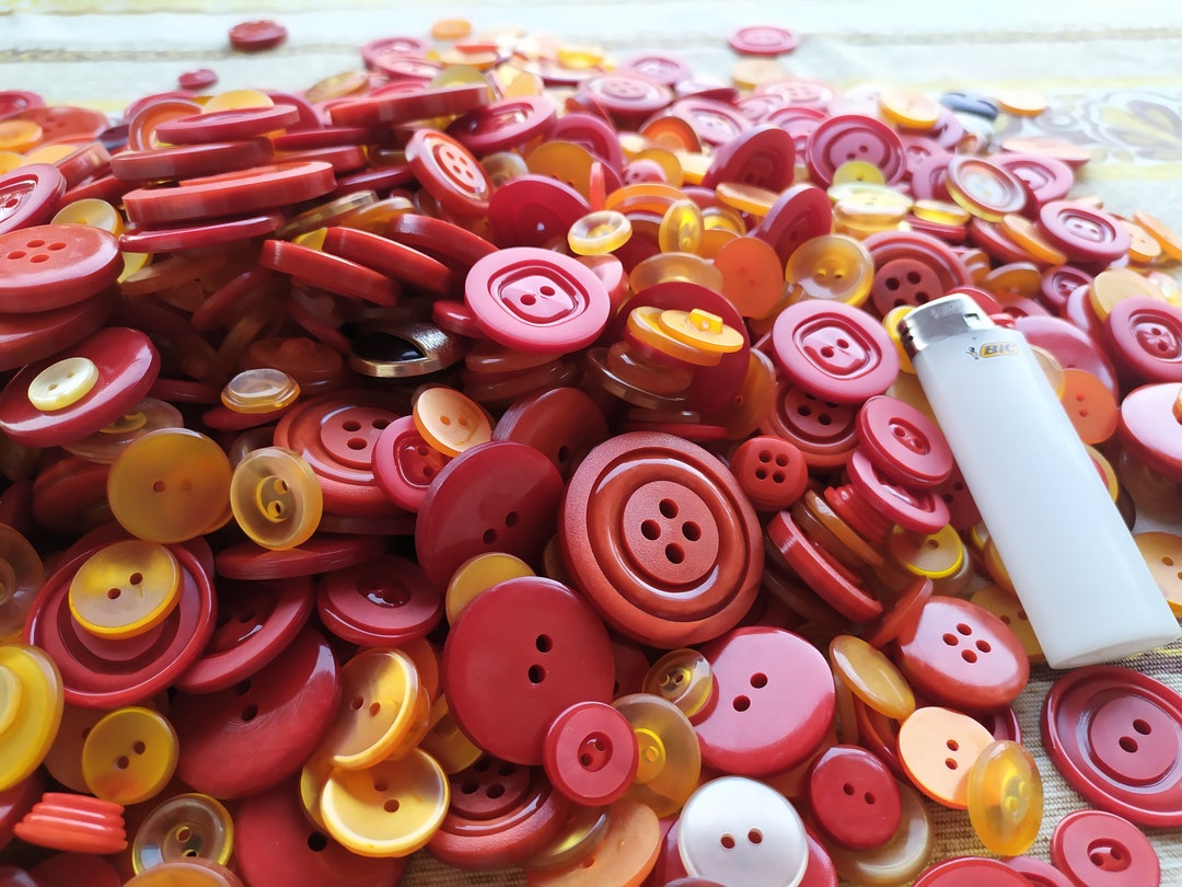 Vintage 25 Buttons in Assorted Colors of Red and Orange , Sew Lovers ...