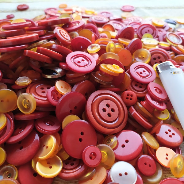 Red and Green Vintage Buttons - Etsy