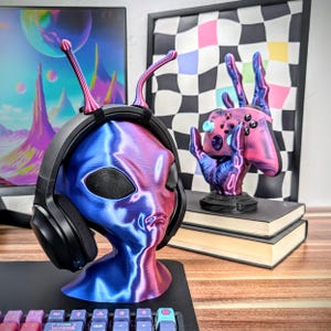 Alien Headphone Stand - Fantasy Headset Holder - Gaming Accessories ...