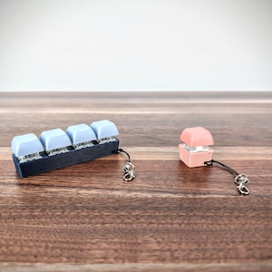 Two-tone Fidget Keychain - ASMR Fidget Toy - Mechanical Keyboard Clicky ...