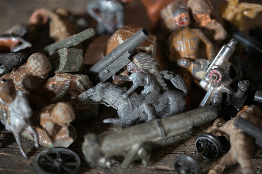 Lot of 31 Antique Damaged Toy Soldiers, Cannon, Indians, Etc. for Art ...
