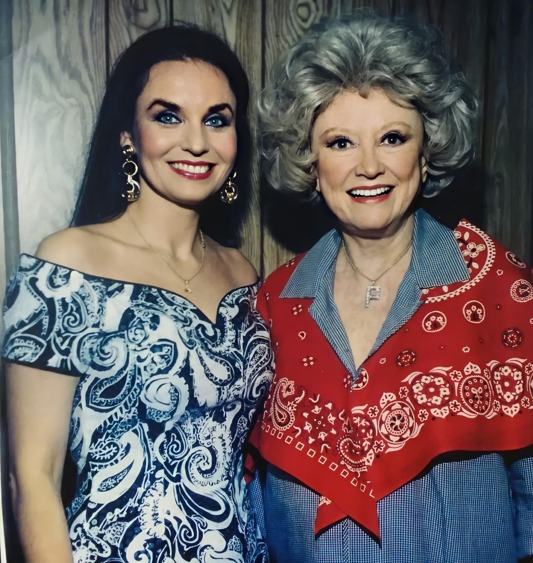 Crystal Gayle Hand Signed RARE Photo W/coa - Etsy