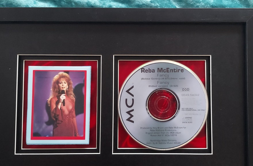 Reba Mcentire - Fancy 45 Award (15 X 21) - Etsy
