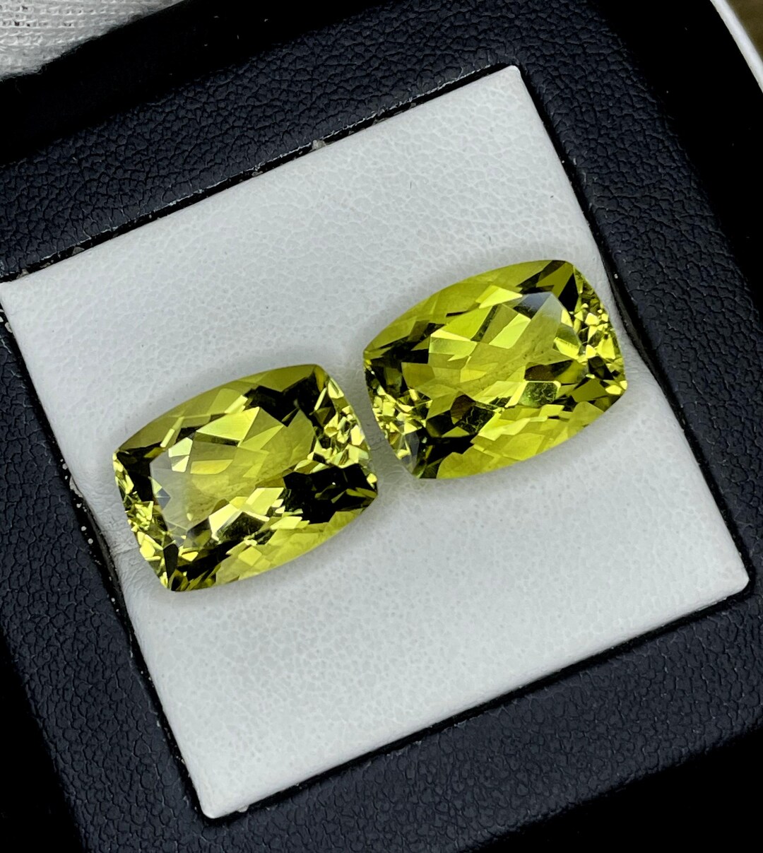 18 Ct Natural Green Gold Quartz Gemstone Pair | 15x11x9 Mm AAA Cushion ...