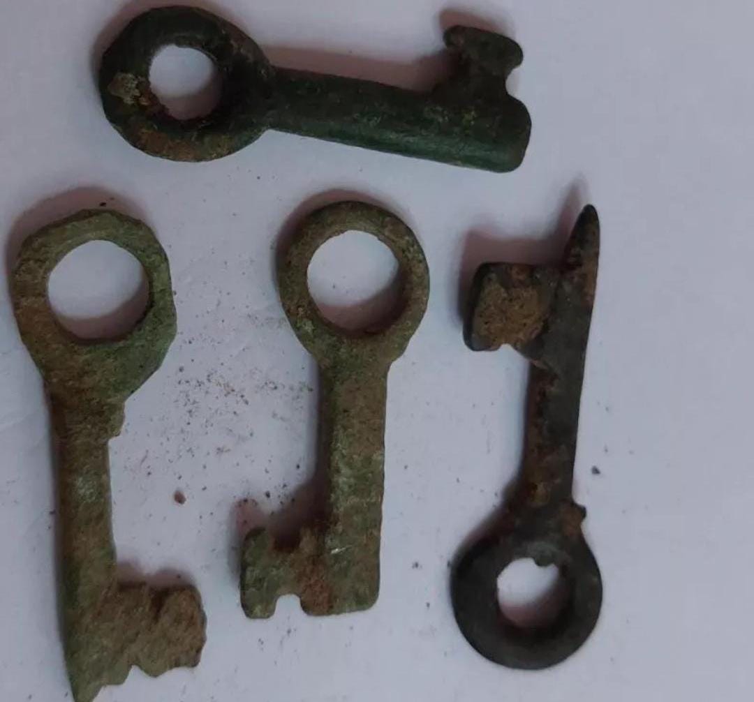 Lot of 4 Late Medieval English Bronze Casket Keys 1400-1500 Ad. Found ...