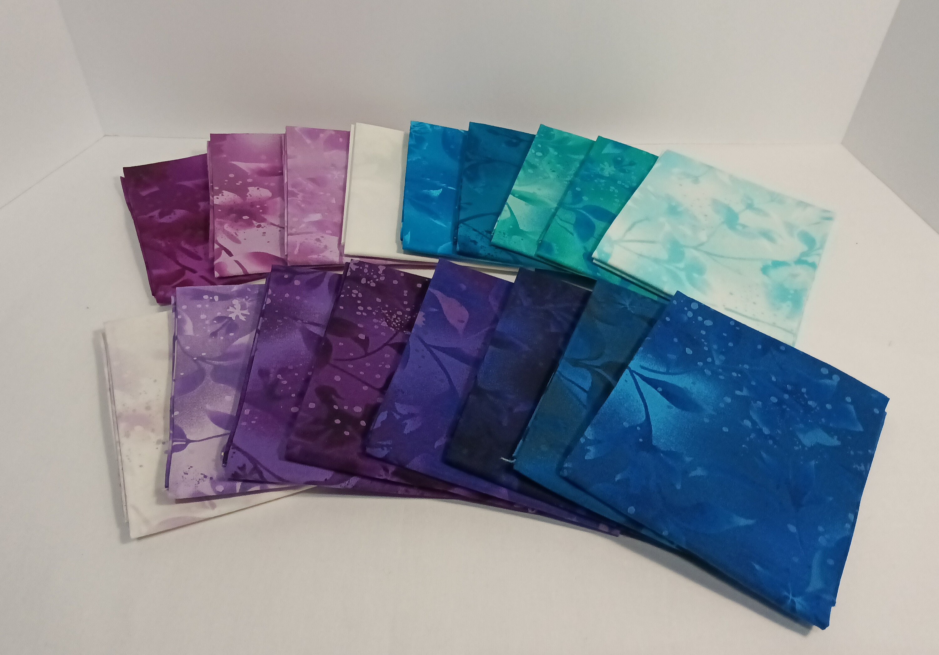 Boundless Botanical Hydrangea Fat Quarter Bundle. 17 Fat Quarters With Hydrangea Deign in Blues ...