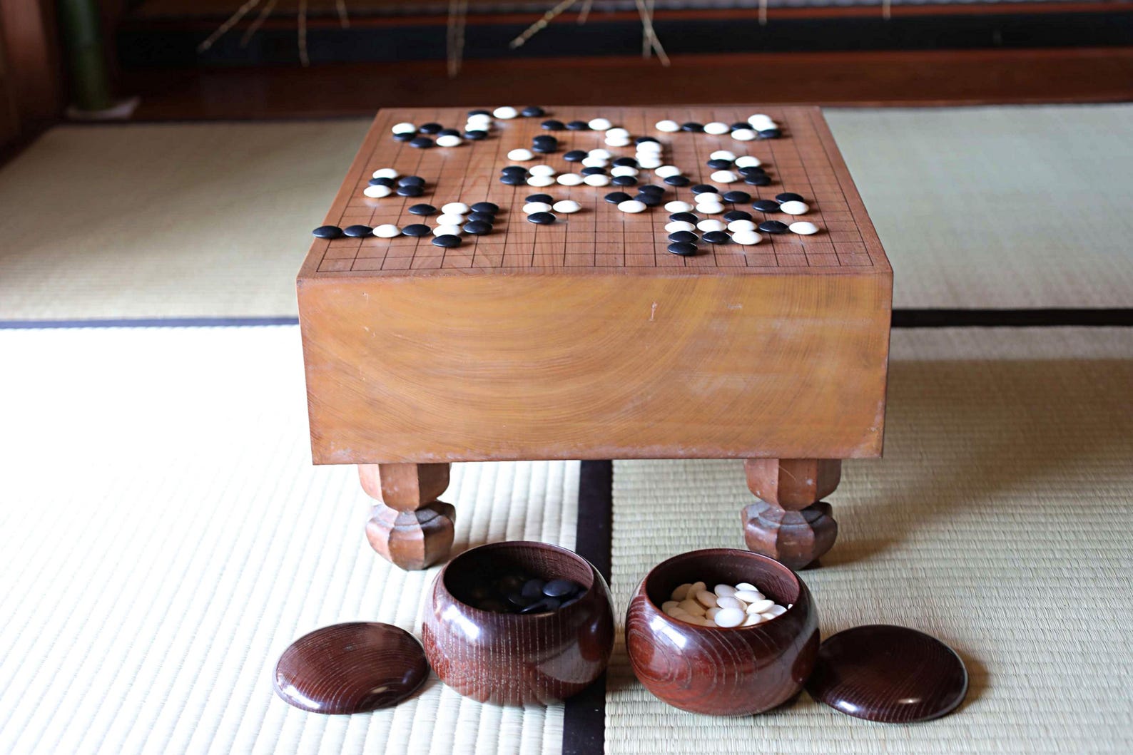 Japanese IGO Go Game Table Set, Stone HAMAGURI Shell Pieces, Wood Board ...