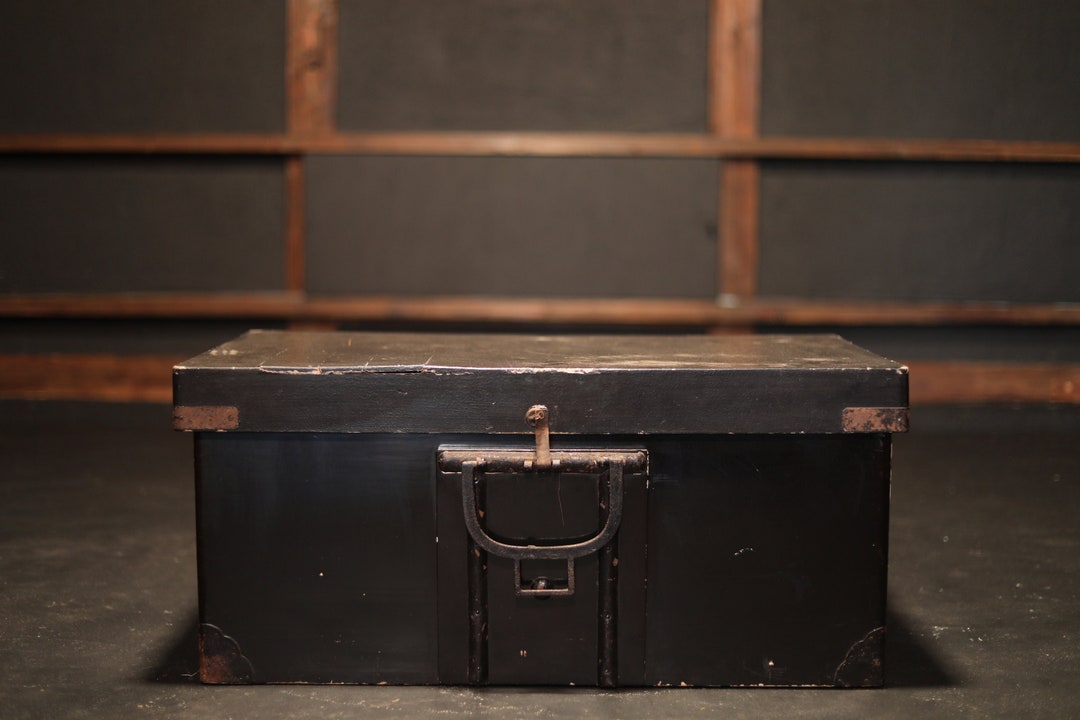 BIG Japanese Antique SAMURAI Armor Box Mochidansu Chest Japan Portable ...