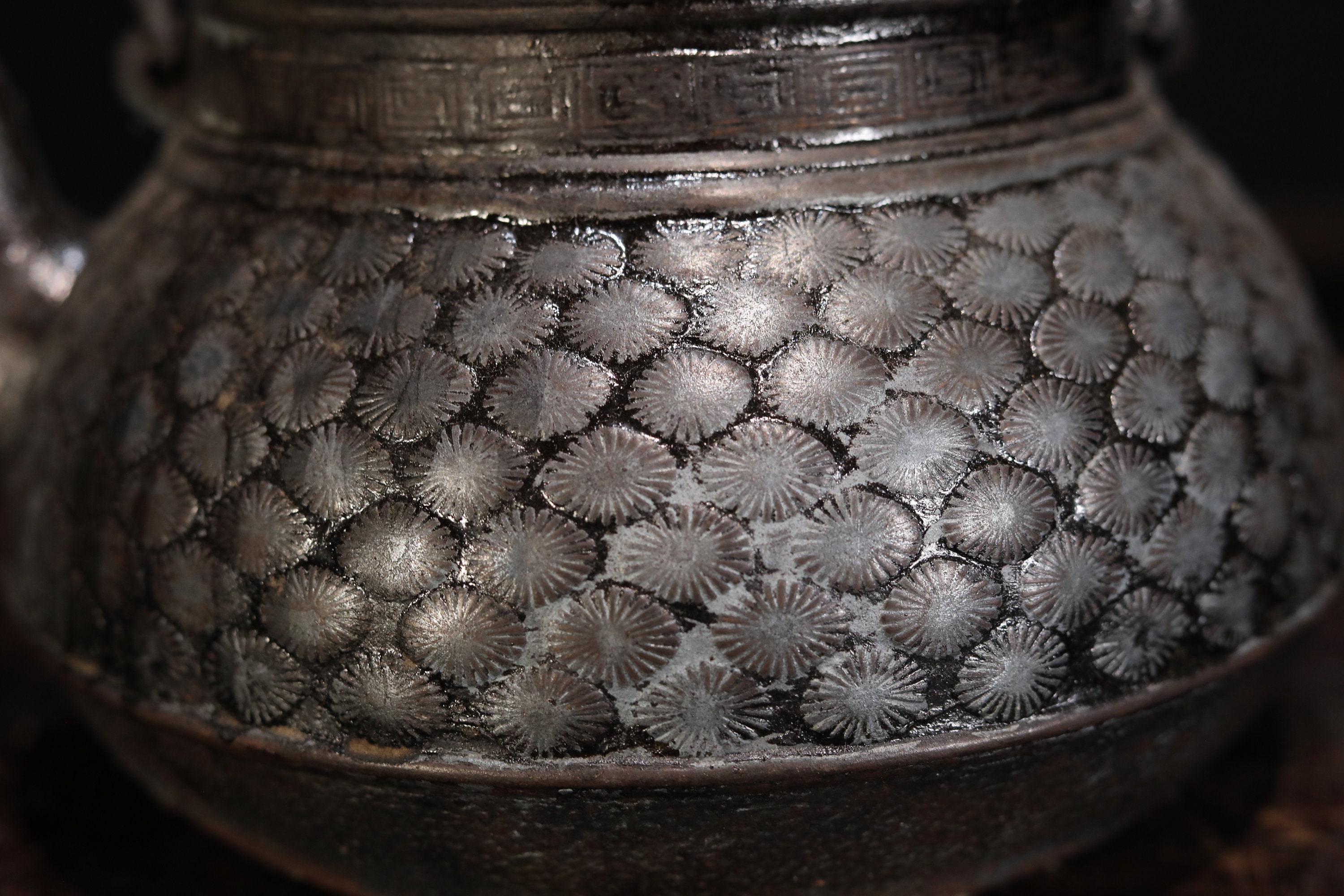 BIG Japanese Vintage Cast Iron Kettle Nambu Tetsubin Pine - Etsy