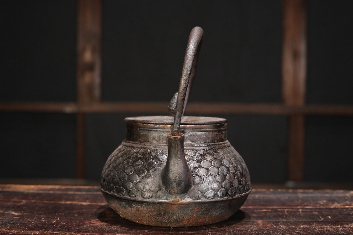 BIG Japanese Vintage Cast Iron Kettle Nambu Tetsubin Pine - Etsy