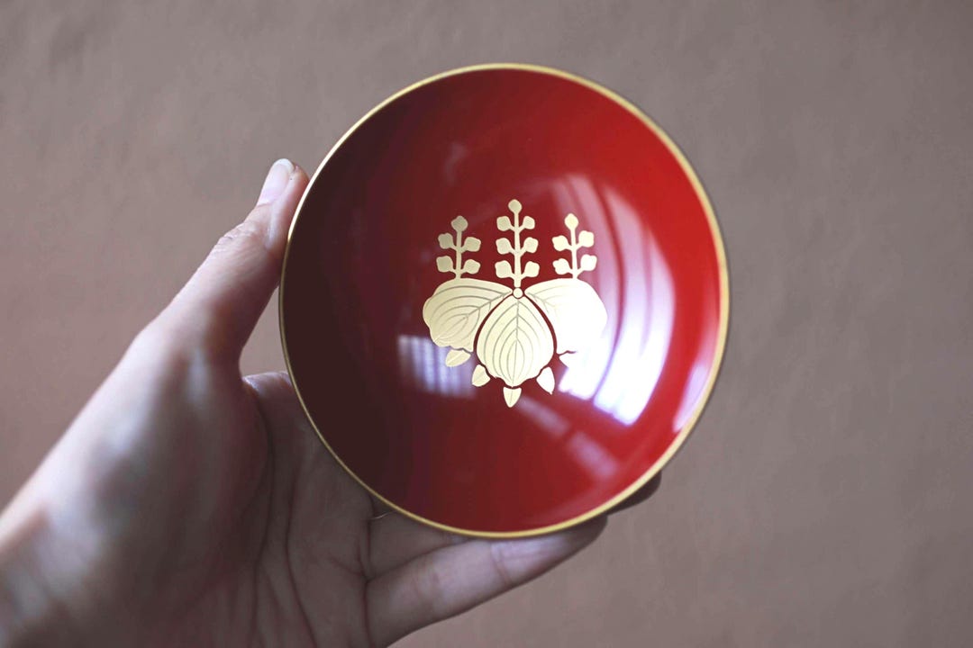 Vintage Japanese Red Lacquer Sake Cup, Samurai Crest, Urushi Tableware ...