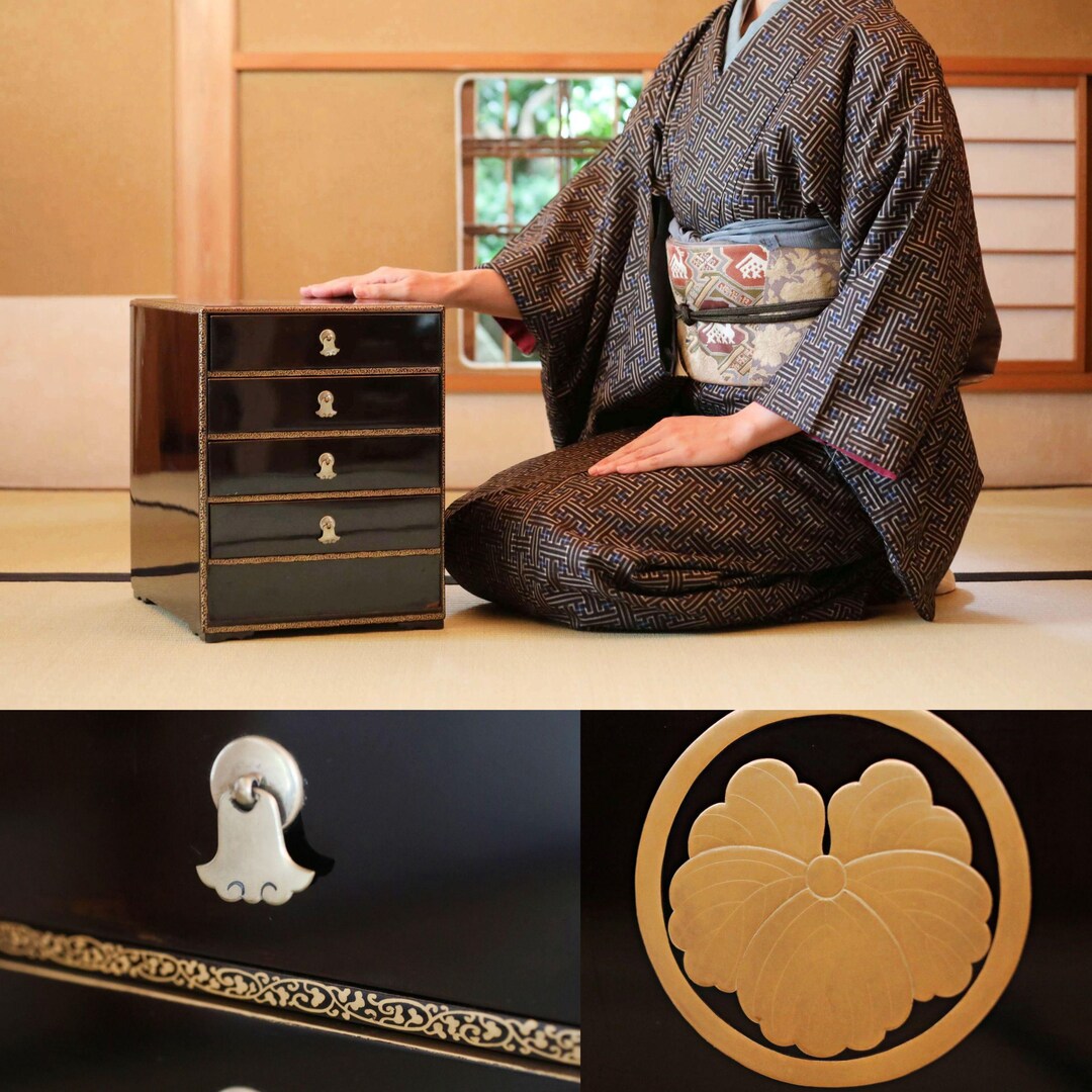 Rare Antique Black Lacquer Tansu Chest: Gold Makie Samurai Crest (h13.4 ...