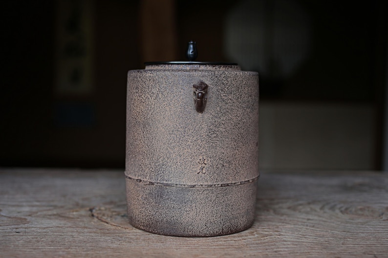 Vintage Japanese Cast Iron Tea Kettle – Masamitsu Signed Copper Lid ...