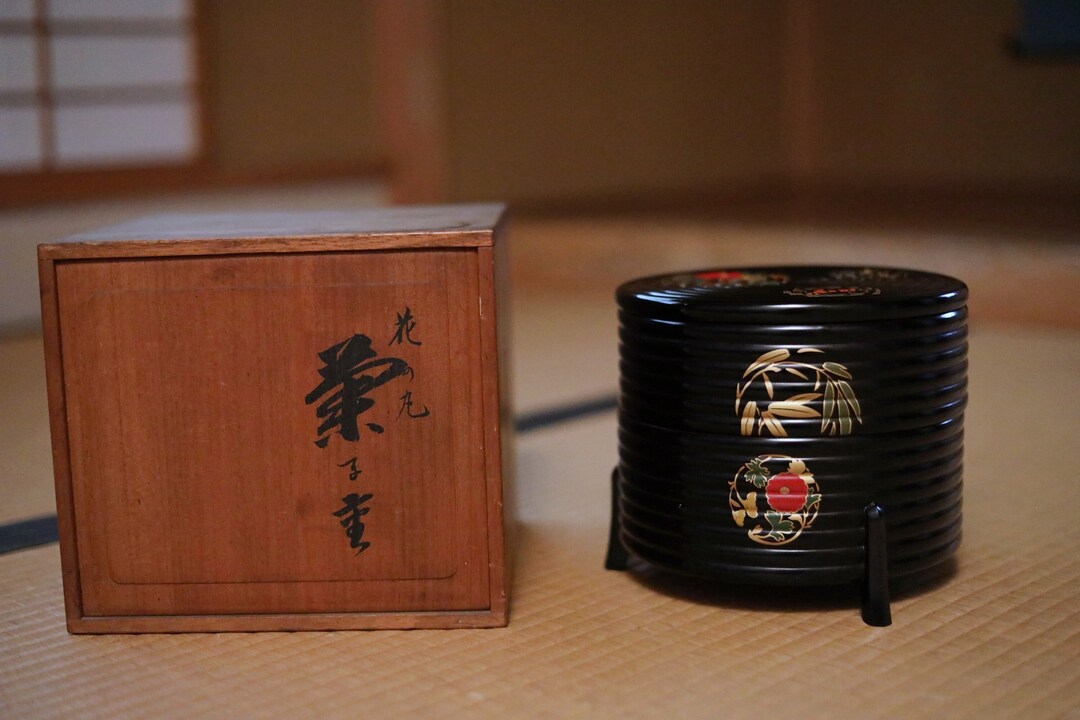 Japanese Antique Gold Jubako Box With Flower Lacquer MAKIE Black Gold ...