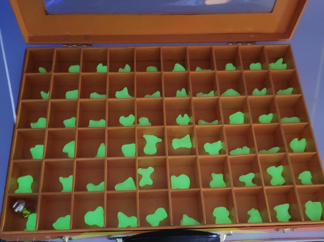 Gogos Crazy Bones Glowies Glow in Dark Set of 60 PLUS 1 Cool Dude Gold ...