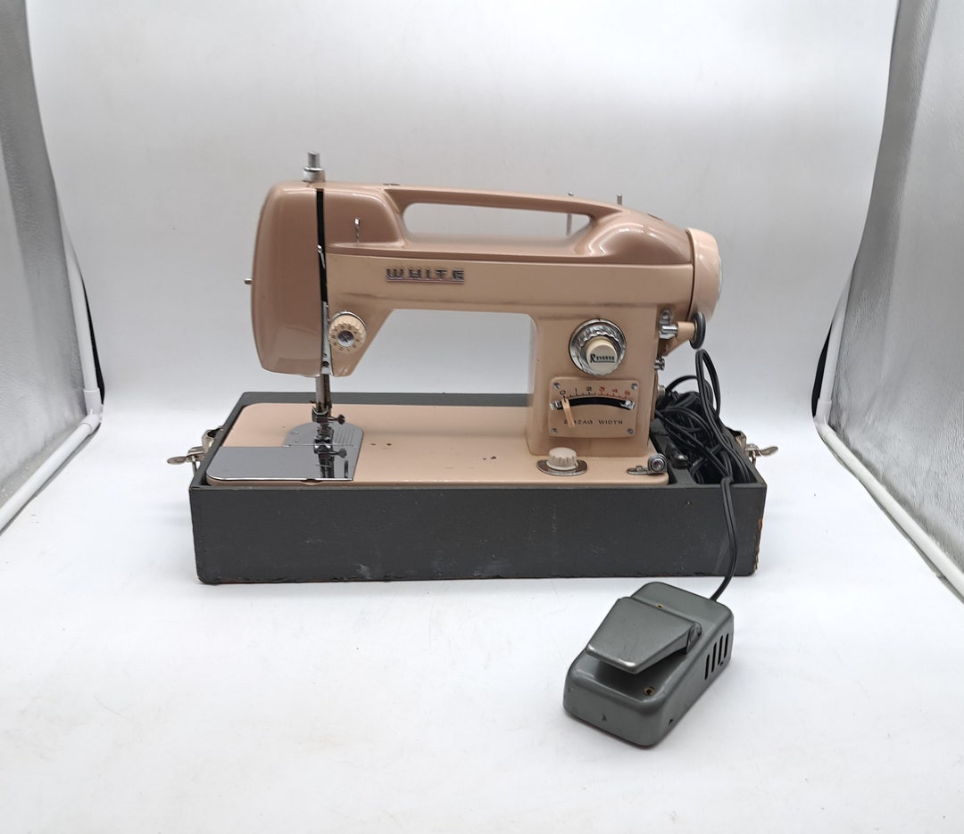 Vintage Sewing Machine & Case by White Model 262 Zigzag Working for ...