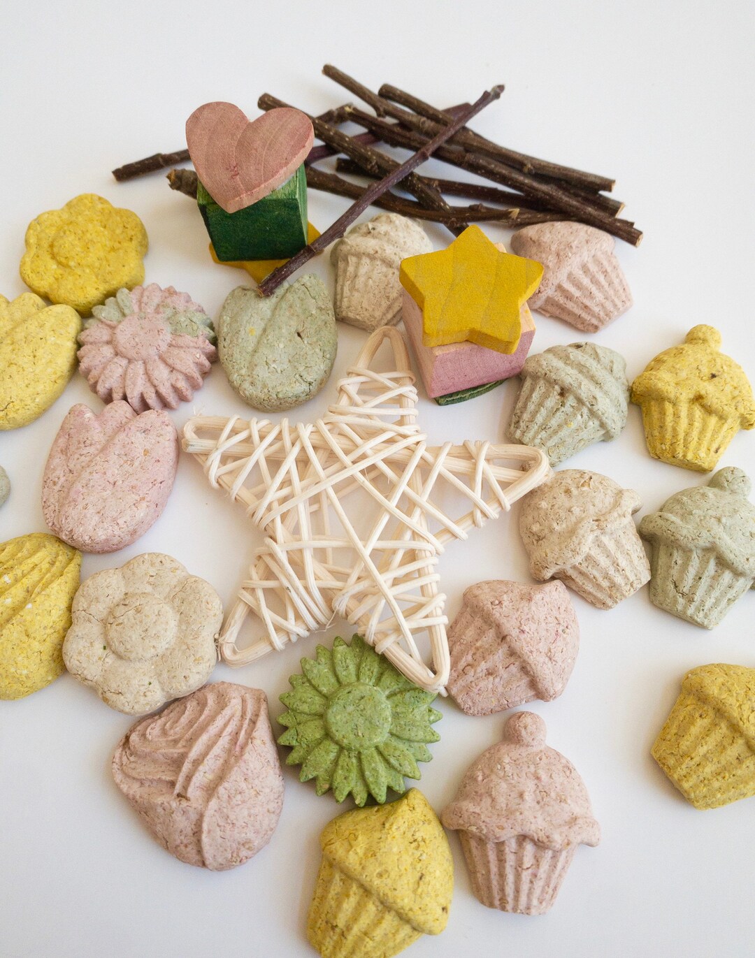 Binky Box | Assorted Treats and Toys for Rabbits, Guinea Pigs, Hamsters ...