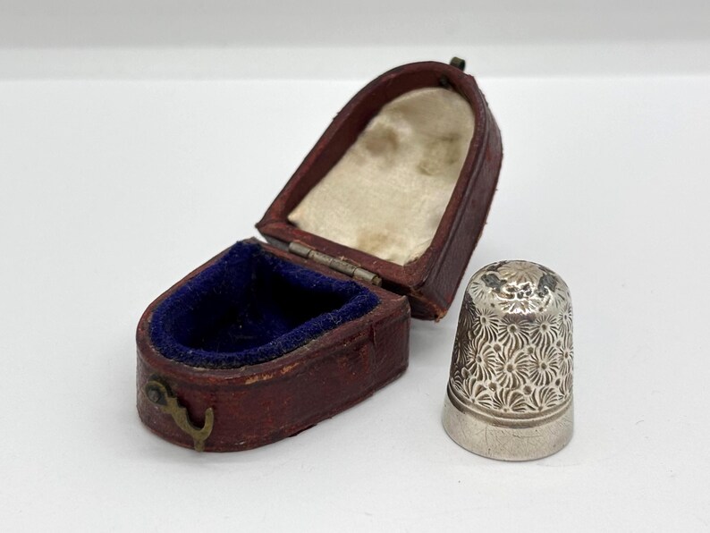 Vintage Charles Horner Silver Plated Dorcas Thimble in Original Fitted ...