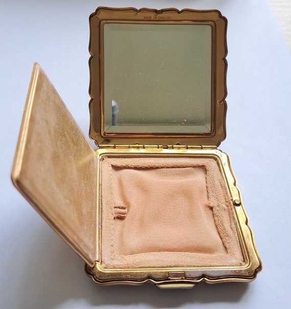 Vintage Stratton "in hand" Gold Tone Square Compact - Gem