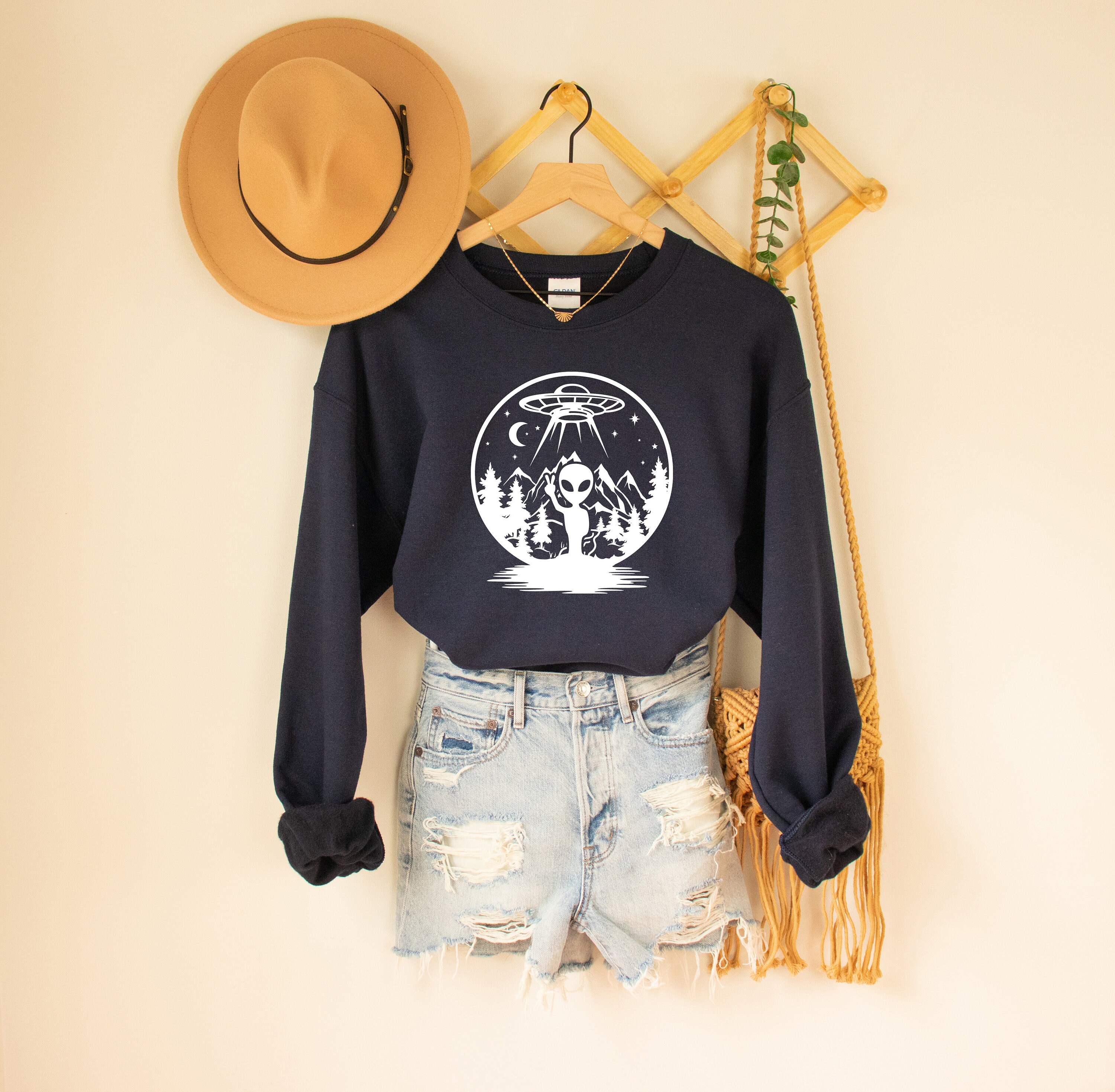 Alien Shirt Retro Alien Shirt Cute Alien Shirt Alien Lover - Etsy