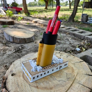 RMS TITANIC Funnel Pen Holder by Theroller3d, Desk or Table Accessory ...