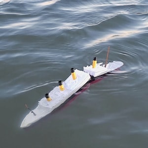 Titanic Submersible Model: Floating or Sinking With Glow-in-the-dark ...