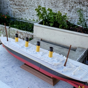 Titanic Submersible Model: Floating or Sinking With Glow-in-the-dark ...