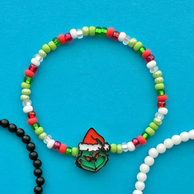 Grinch Charm Beaded Bracelets - Etsy