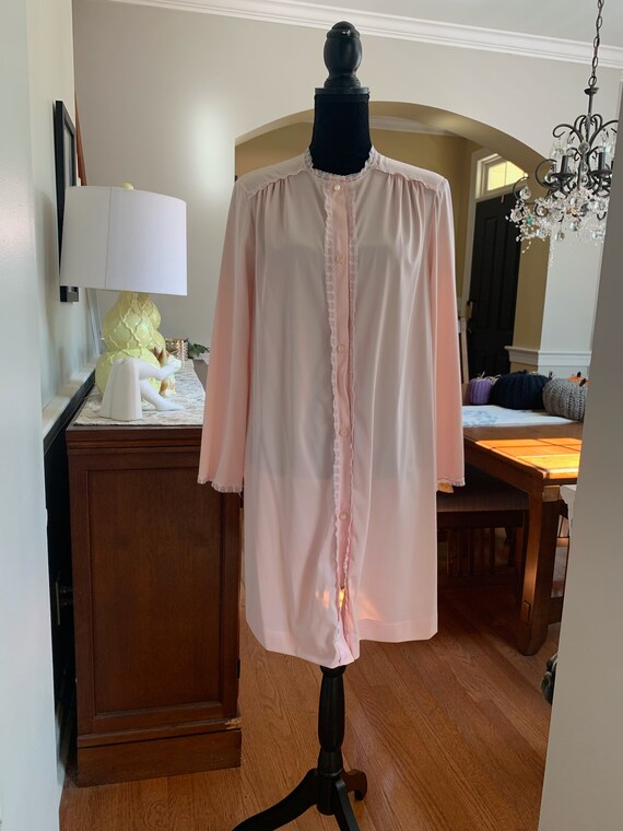 Lightweight pale pink button front robe nightgown mid… - Gem