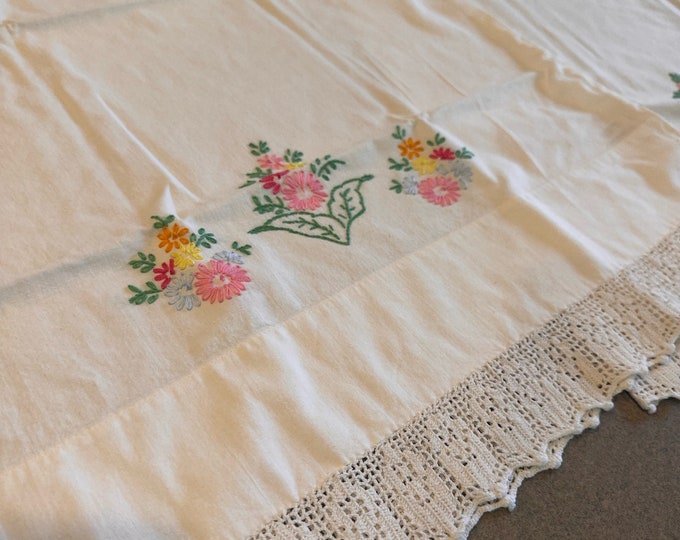 Embroidered Lace Edge Standard Pillowcase Set of Two Vintage Style ...