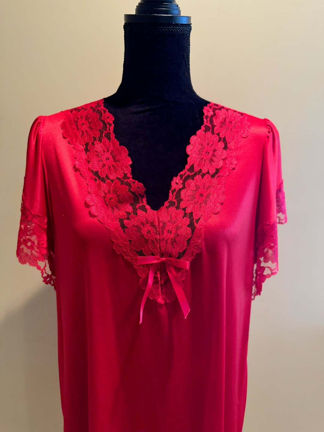 Red Lace Trimmed Short Sleeve Lightweight Night Gown Vintage Petra ...